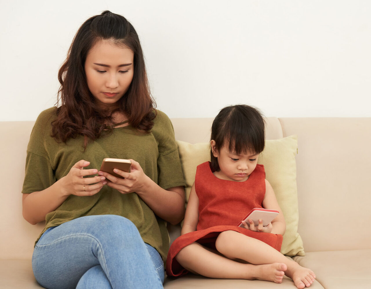 Parents' Screen Time Affects Interaction with Their Kids