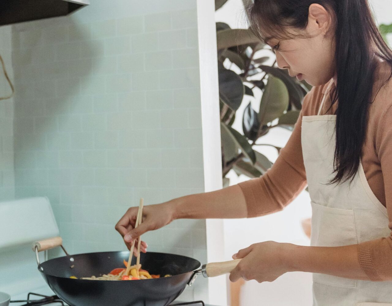 Five Must-Have Pans for First-Time Kitchen Beginners